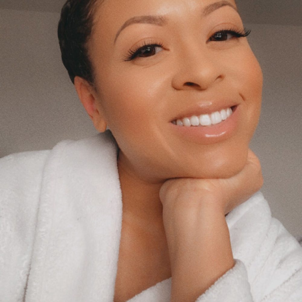 Singer returns to her first career - nursing - Slippedisc