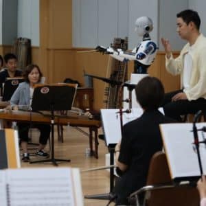 Orchestra hires a robot conductor - Slippedisc