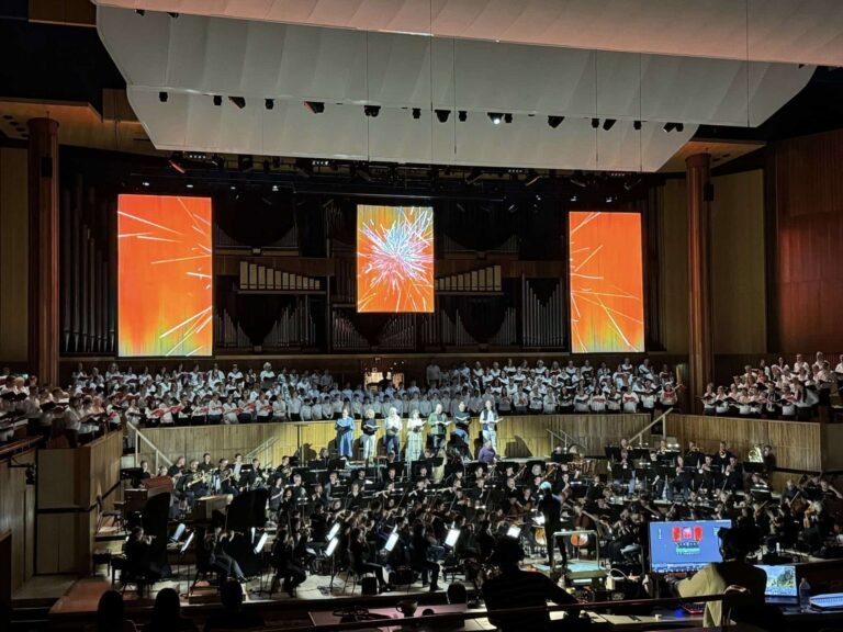 Who needs pictures and flashing lights in a symphony? - Slippedisc