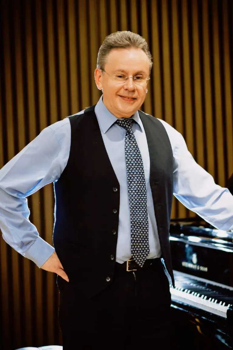 RCM piano professor steps down - Slippedisc