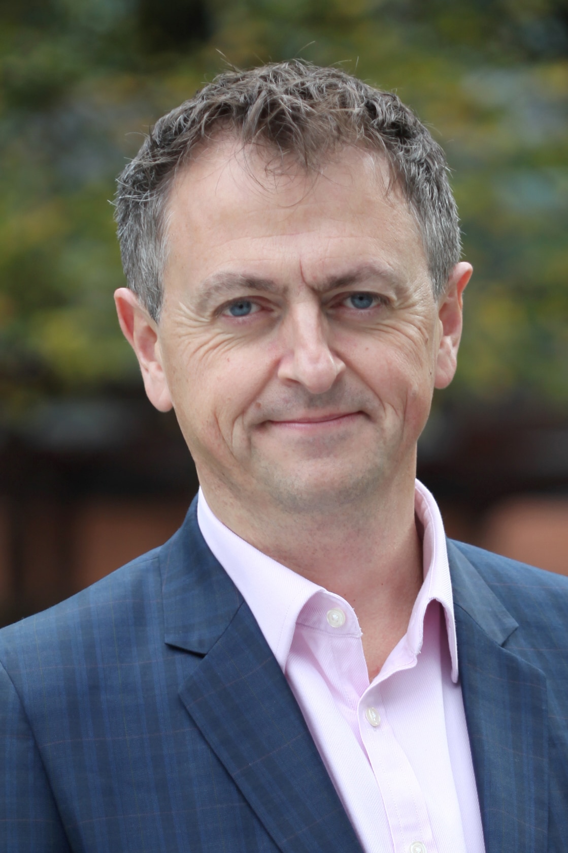 Countryhouse opera lures TV exec - Slippedisc