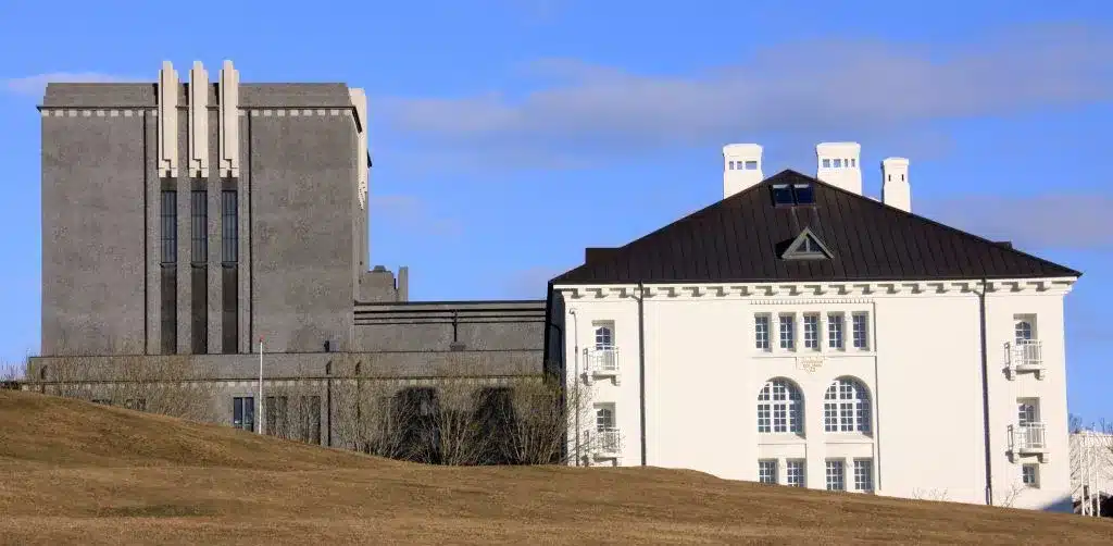 Opera just occupied another country - Slippedisc